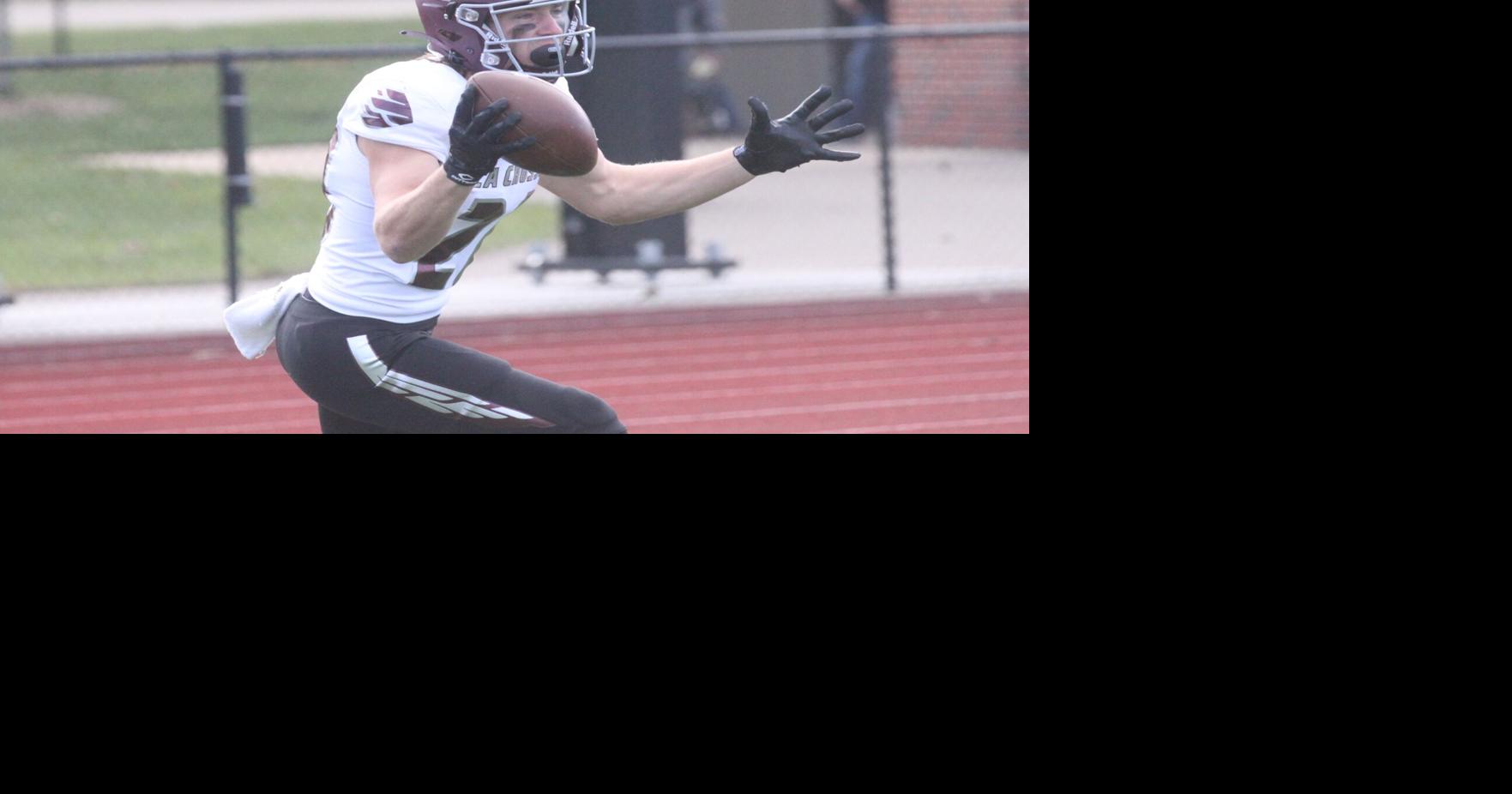 UW-La Crosse football: Eagles survive UW-River Falls comeback, win WIAC ...