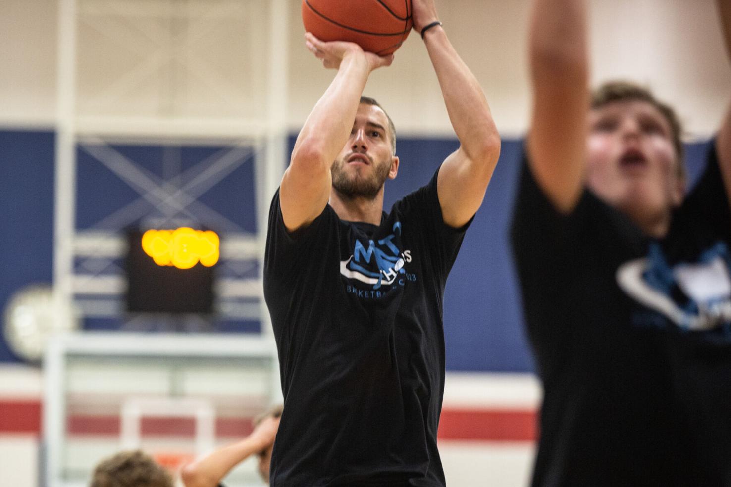 Onalaska Native And Nba Player Matt Thomas Hosts Annual Basketball Camp At Viterbo