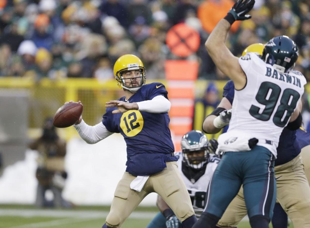 Rodgers, Peppers lead Packers past Eagles
