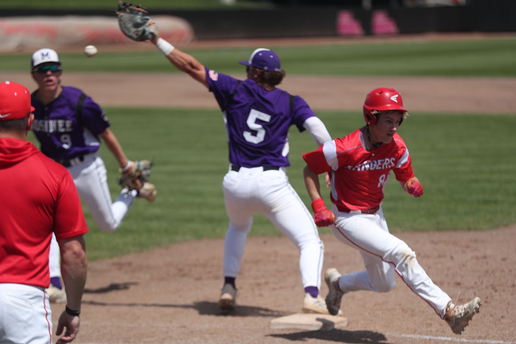 La Crosse Loggers beat Thunder Bay Border Cats 8-6