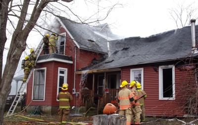 Two escape house fire in Ontario