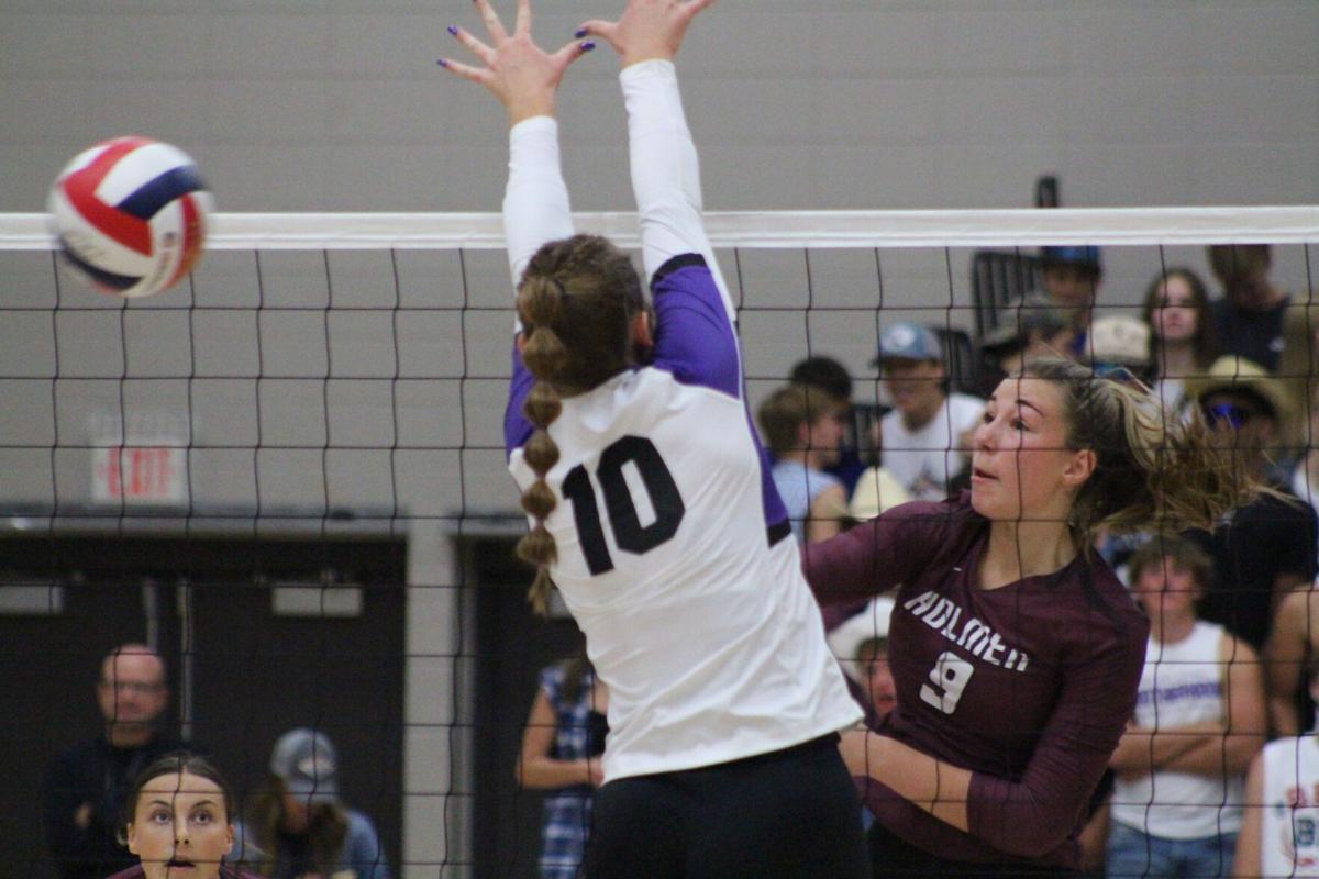 Holmen volleyball team takes advantage of schedule