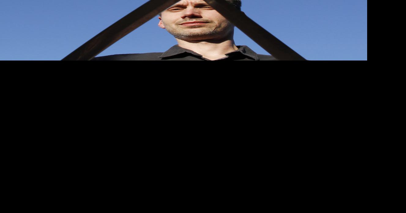 Slinger man creates props for 'The Walking Dead'