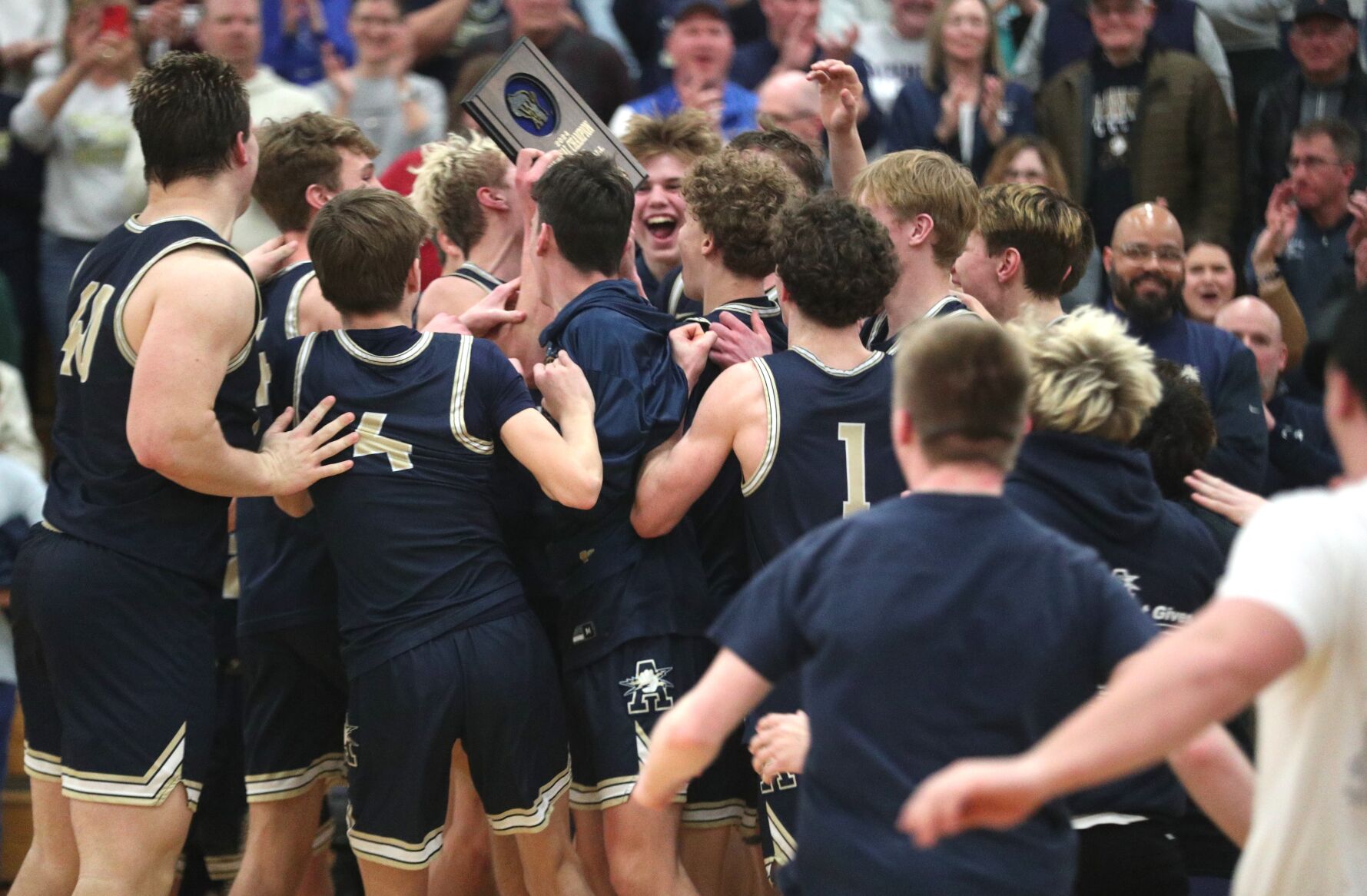 WIAA boys basketball: Logan Becker leads La Crosse Aquinas past ...