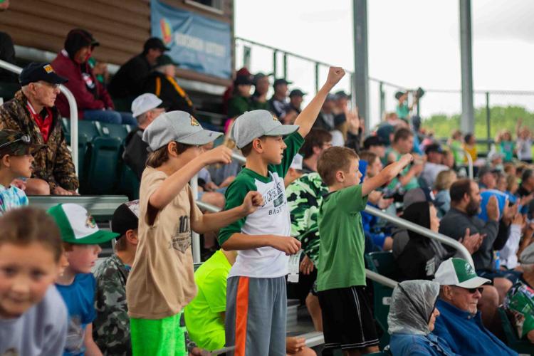 La Crosse Loggers sweep Express in doubleheader