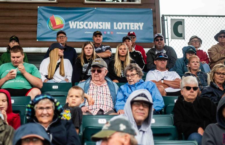 La Crosse Loggers sweep Express in doubleheader