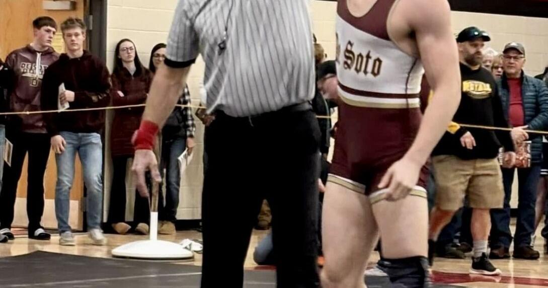 De Soto's Seth Greeno qualifies for state wrestling tournament