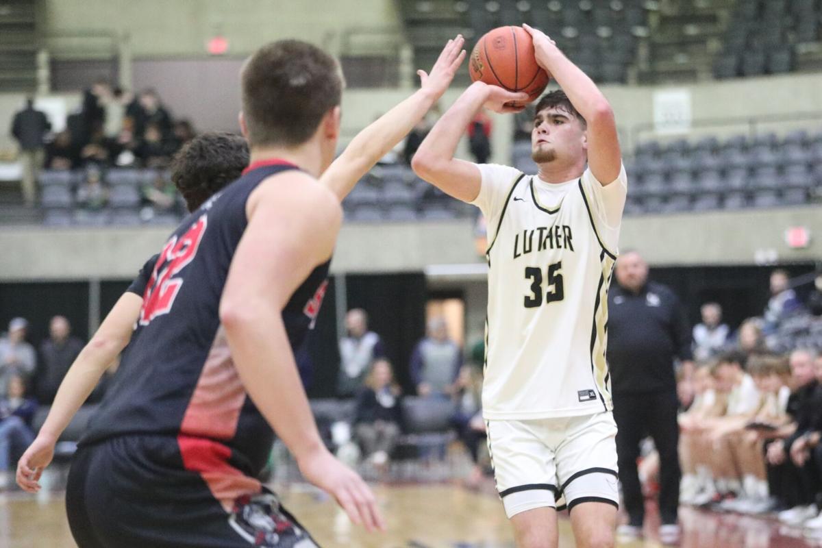 Logan Bahr triumphs in WIAA basketball 3-point challenge