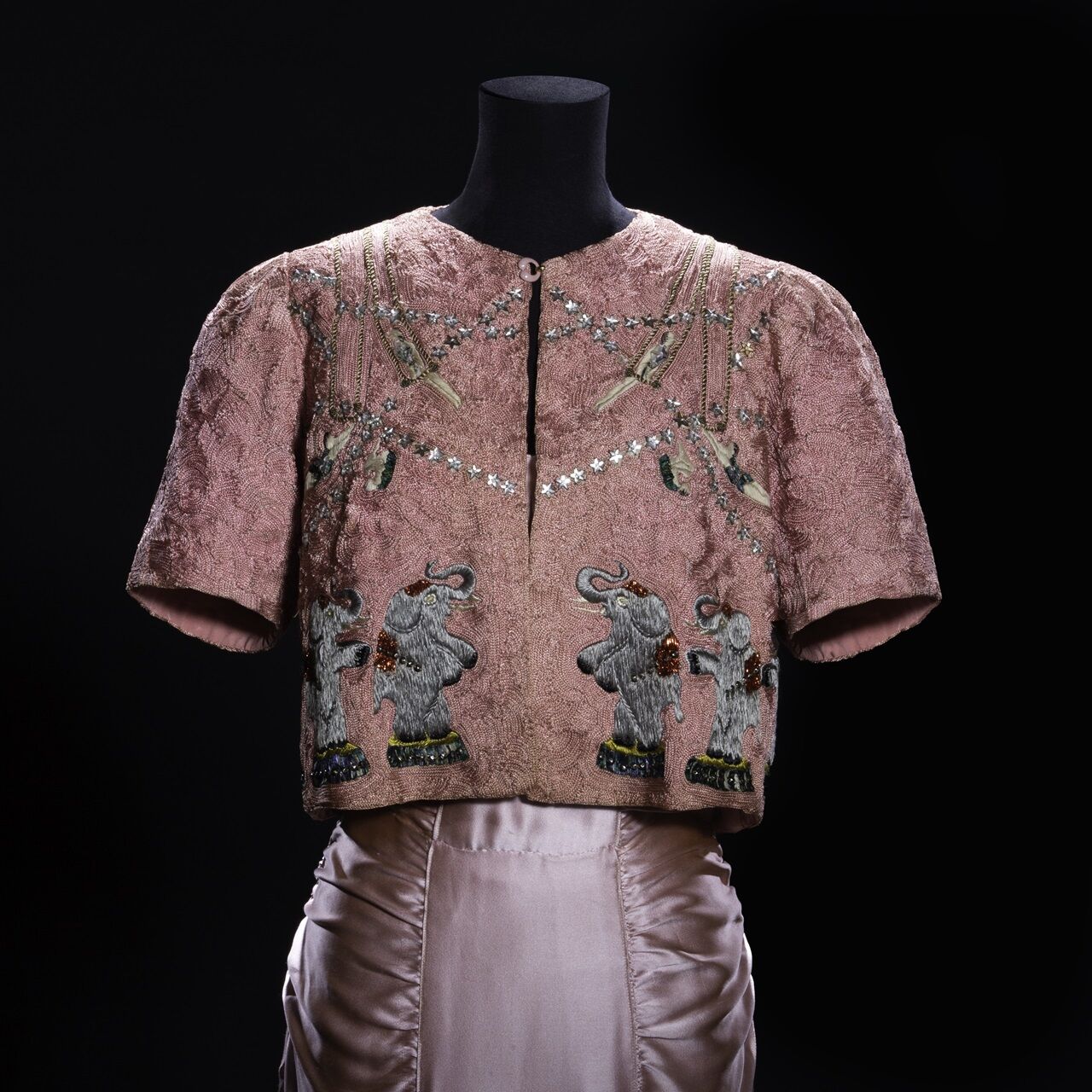 Centuries of Style: The ‘Fashion Statements’ exhibition opens at the ...