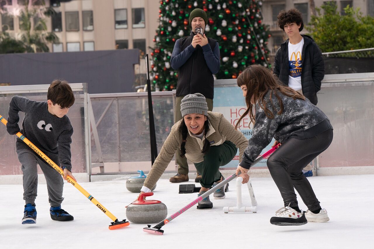 Holiday Ice Tradition: Downtown rink opens season with celebration ...