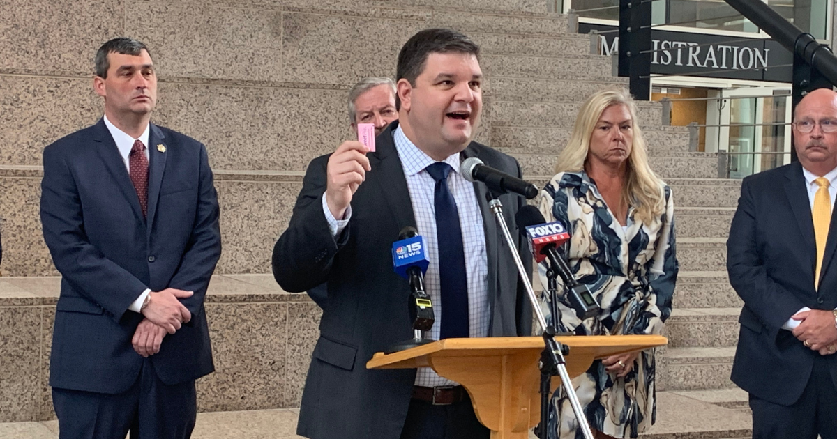 Simpson to file public shooting legislation after Saenger slaying ...