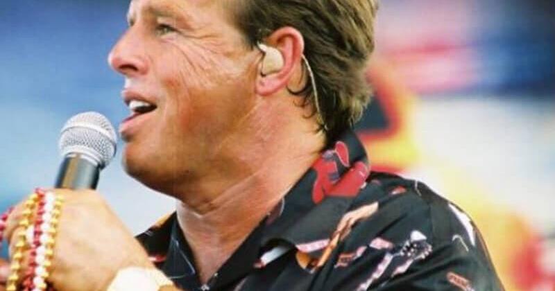 Steers, beers and country music at Flora-Bama | | lagniappemobile.com