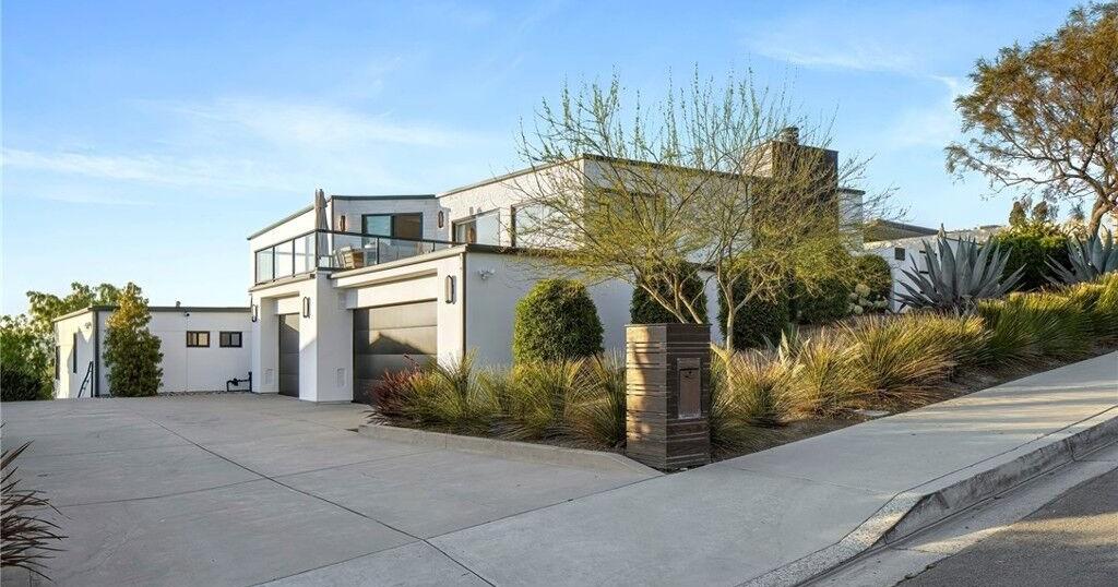 A Home with a Soul: Bronwyn Leigh Jones Presents an Artistic ...
