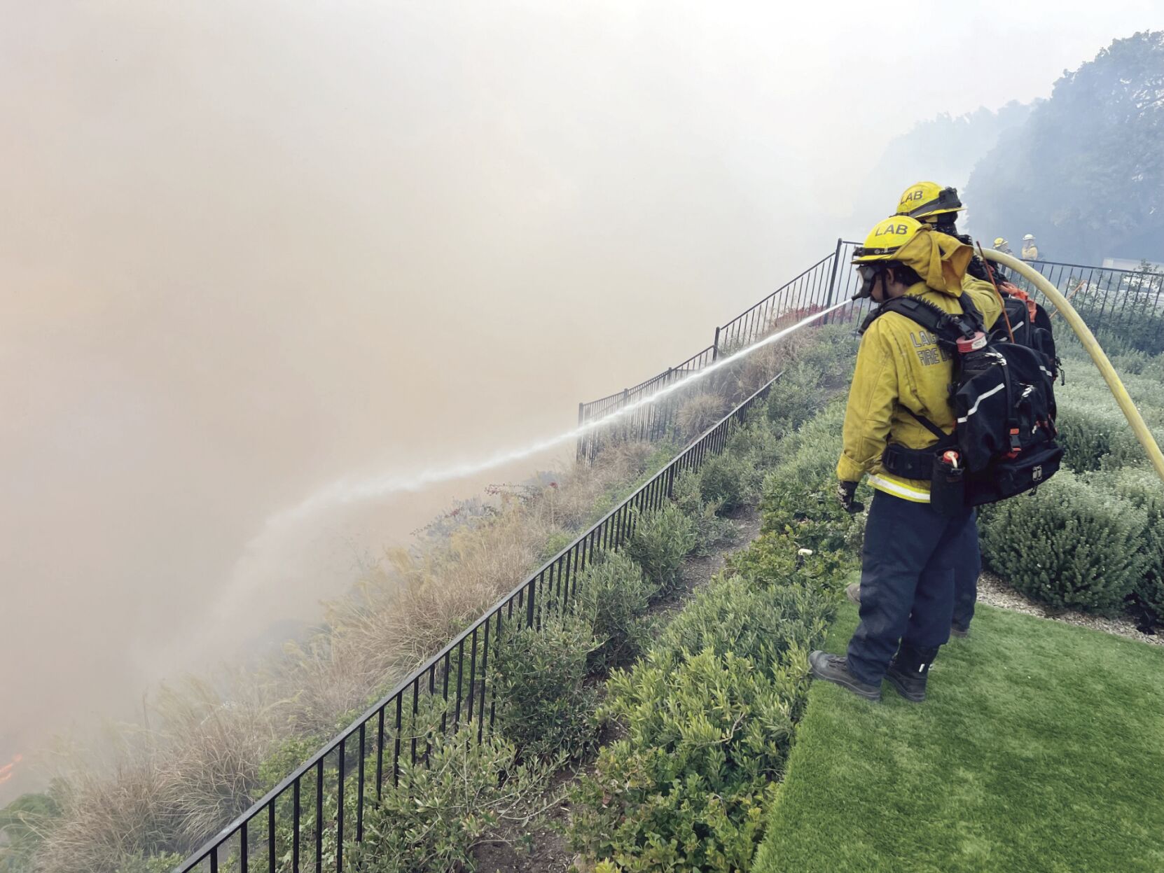 Laguna Beach rallies in support of Los Angeles fire victims | News ...