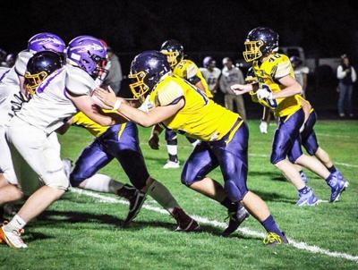 Lakeview football blanks Modoc 33-0 | Game | lakecountyexam.com