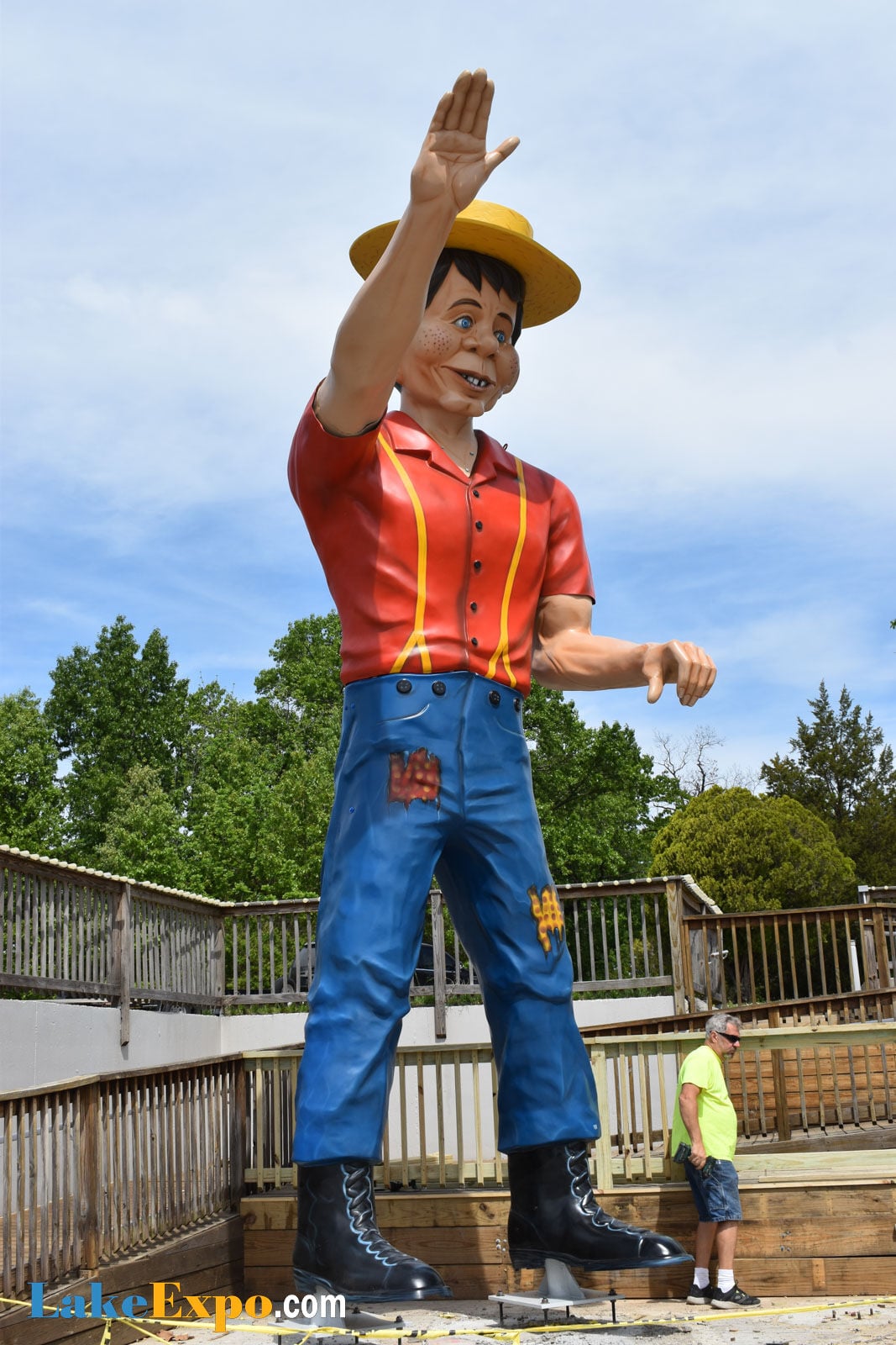 The Ozark Halfwit Is Back! Iconic Hillbilly Statue Returns To The ...