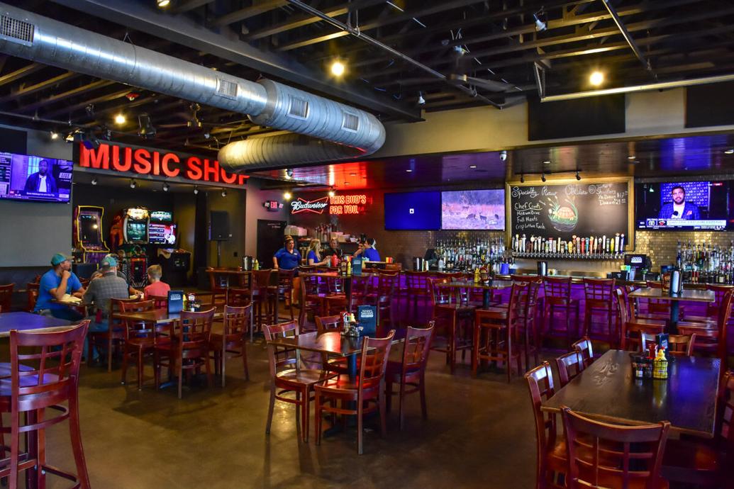 A Shuckin’ Good Time! Tucker’s Shuckers On The Strip In Lake Ozark ...