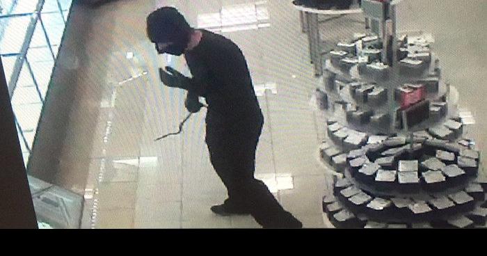 Police: Thieves Broke Into Kohl’s, Smashed Display Cases | Crime ...