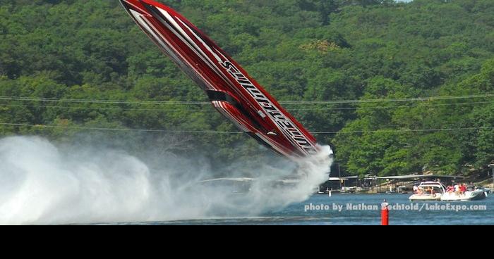 Outerlimits Crashes At Shootout | Lake Events | lakeexpo.com