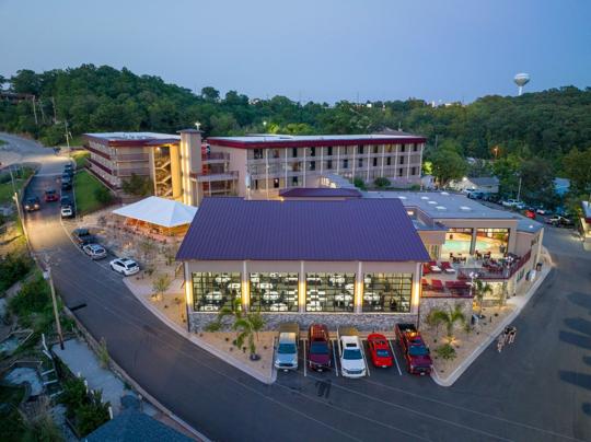 The Encore Lakeside Grill & Sky Bar Delivers A Standing Ovation Every ...