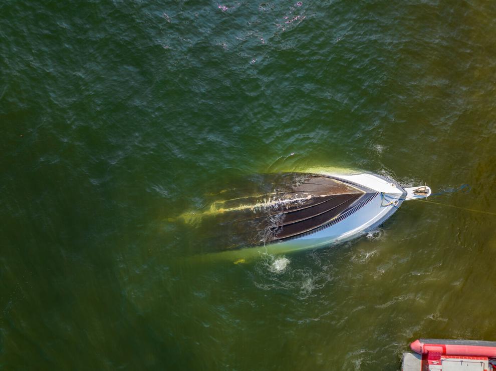 Boat Stuck On Underwater Ridge Sinks, Owner Reportedly Abandons It ...