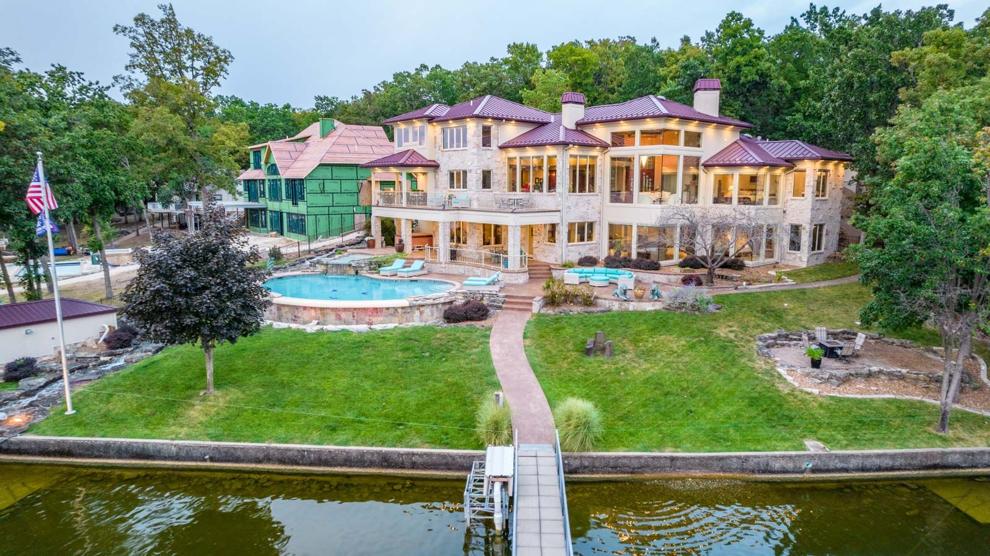 This Breathtaking Lake Of The Ozarks Waterfront Mansion Redefines ...