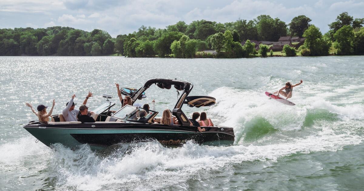 MasterCraft Launches New XT25 Wake Boat: Seats For 18 & A Radical Wake ...
