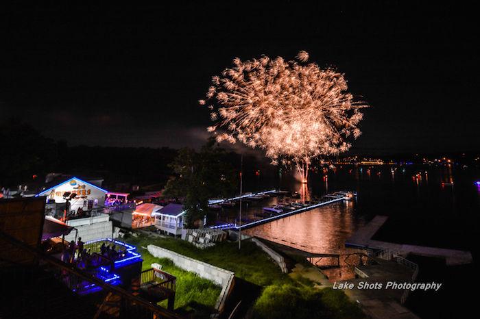 Complete Guide to 4th of July Weekend Fireworks | Lake of the Ozarks ...