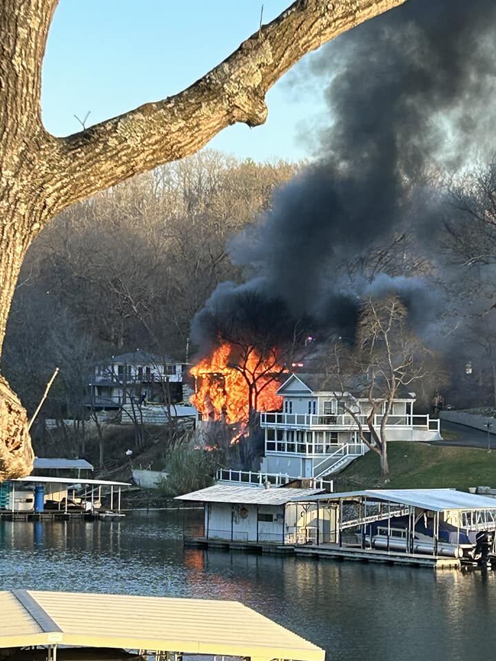 Lake Of The Ozarks Waterfront Home Destroyed In Massive Fire, Fireboats ...