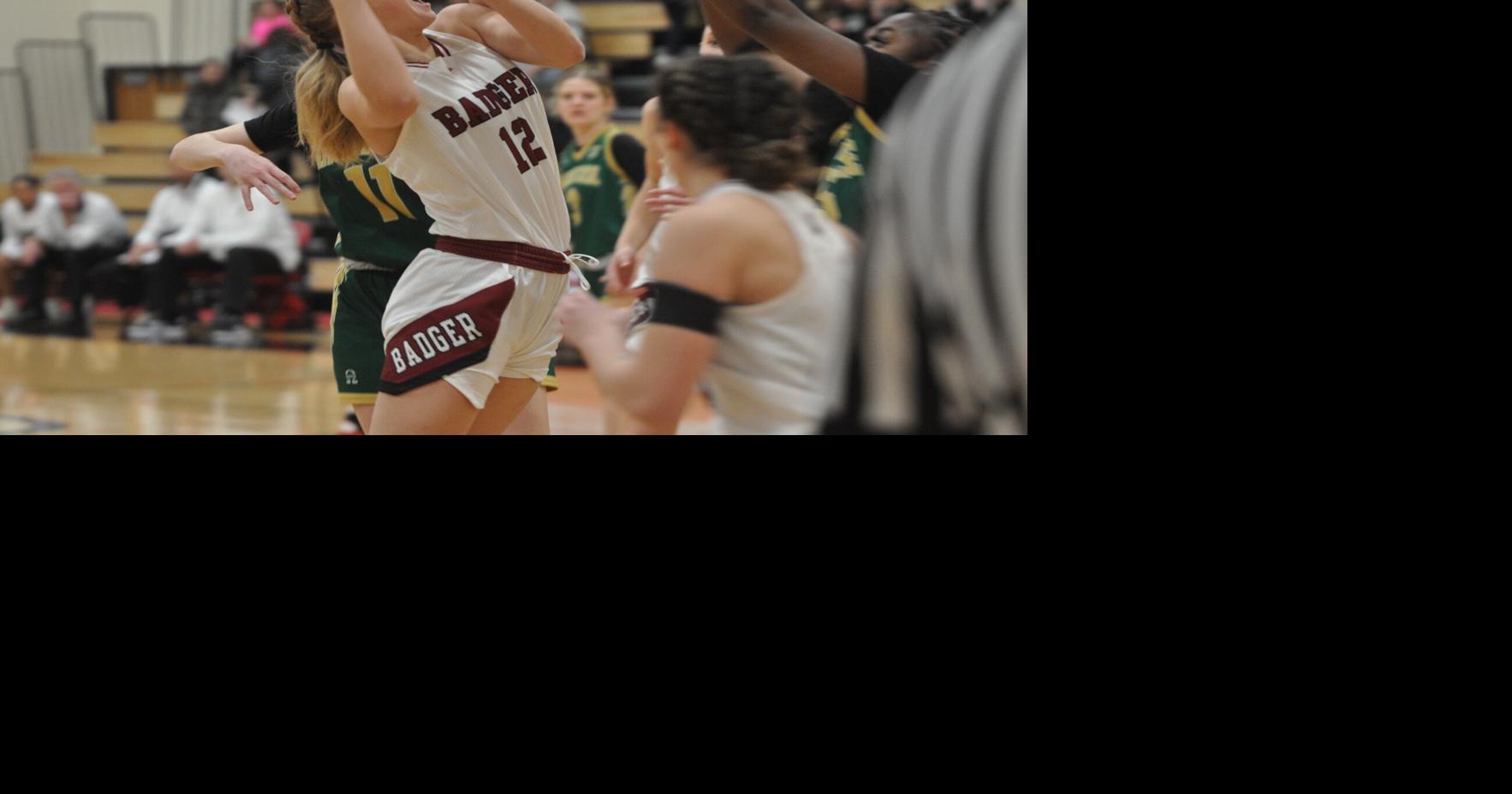 Deering sets scoring-record for Badger, scores 40 in win