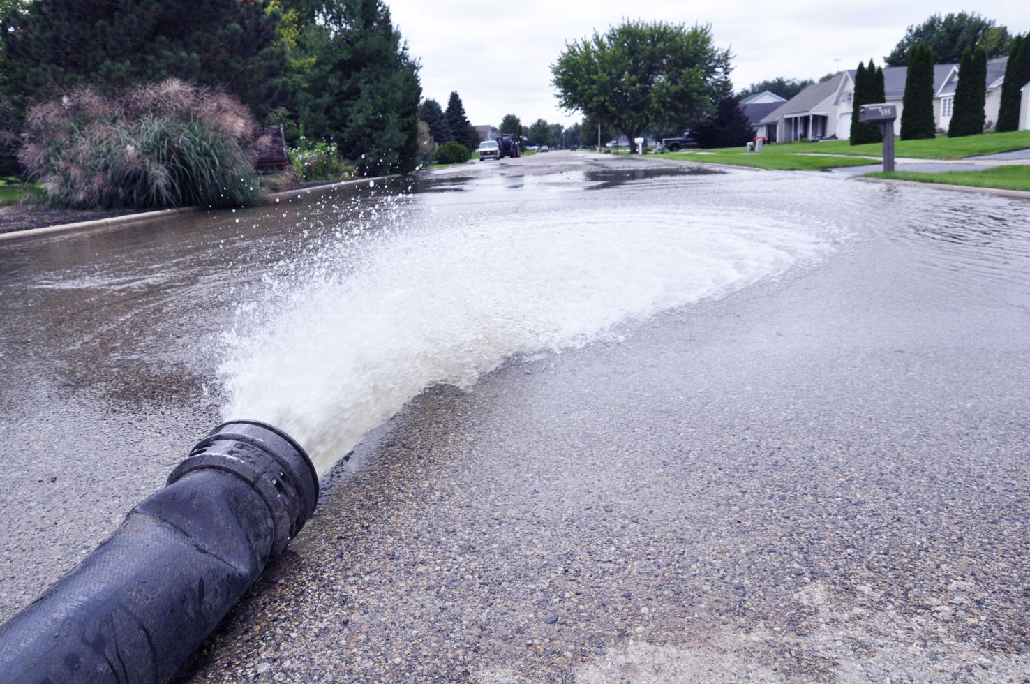 Neighbors reach out in flooding crisis