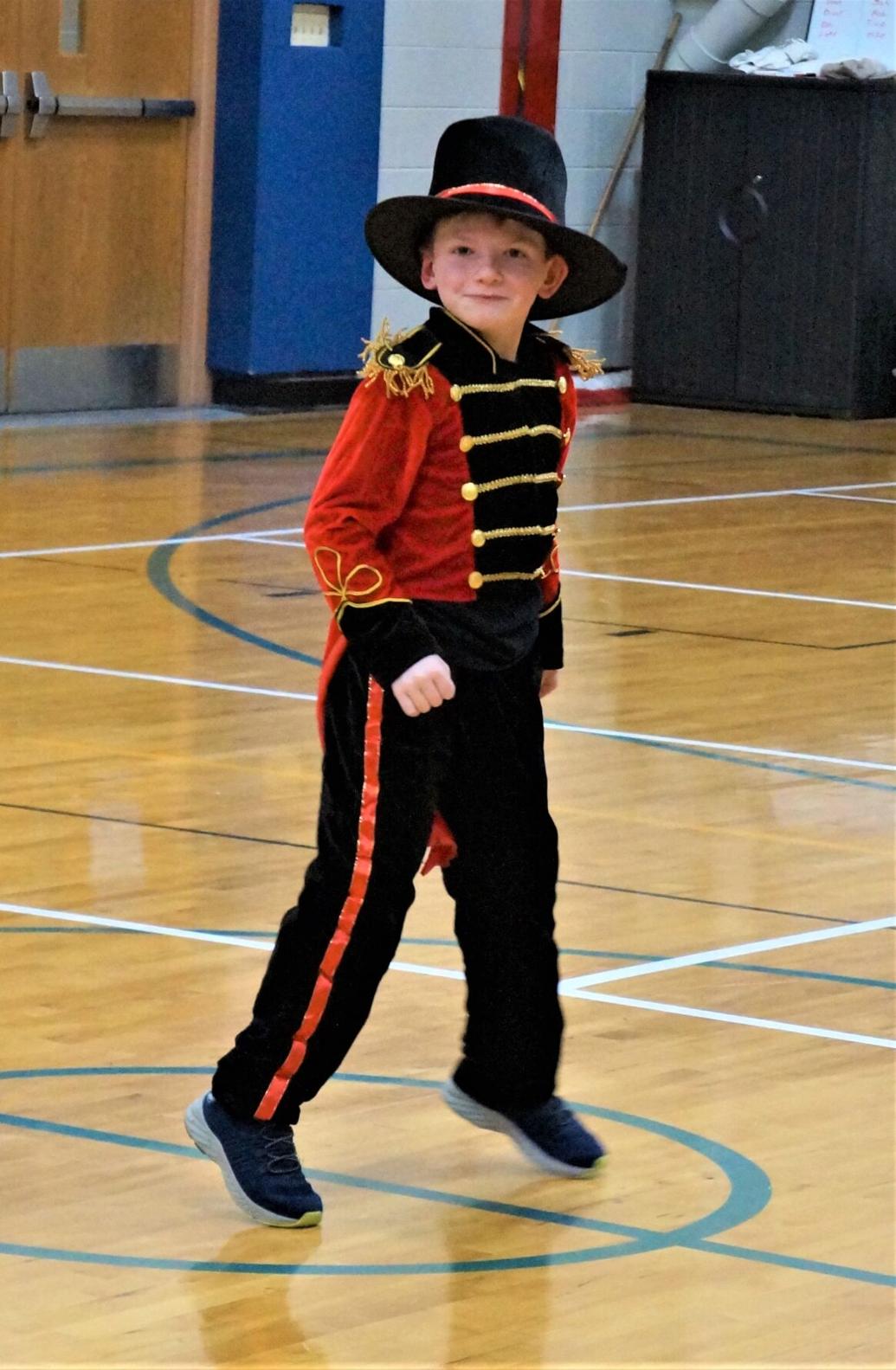 12 photos from Reek School's 2022 talent show