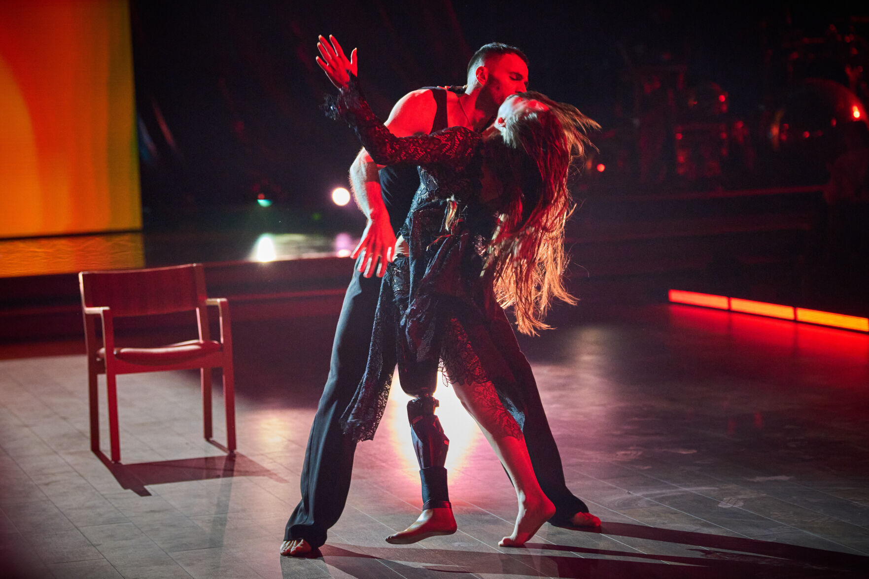 Ukraine revives 'Dancing with the Stars' with wartime heroes