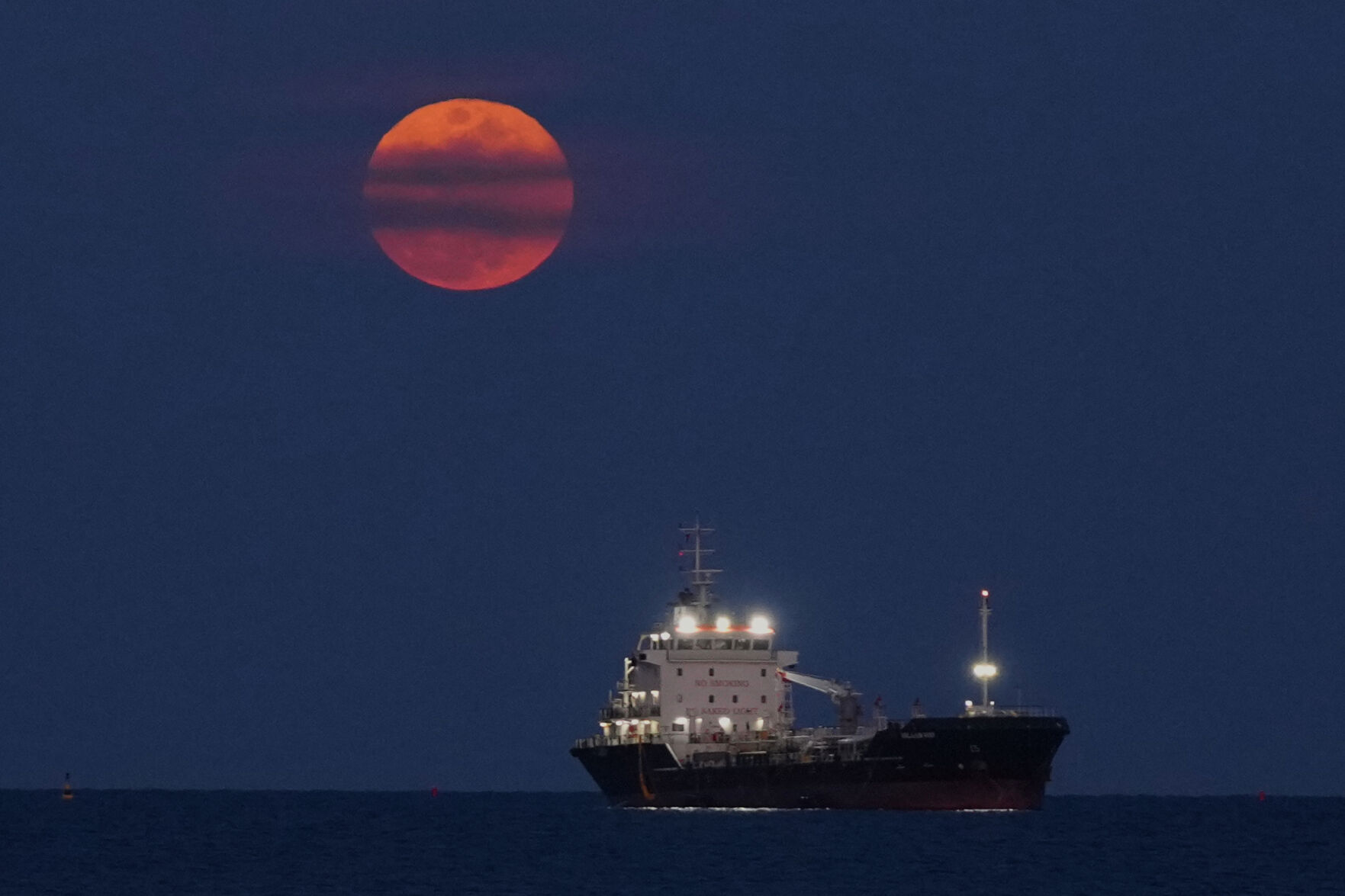 Photos show the March 2026 blood moon and total lunar eclipse around ...