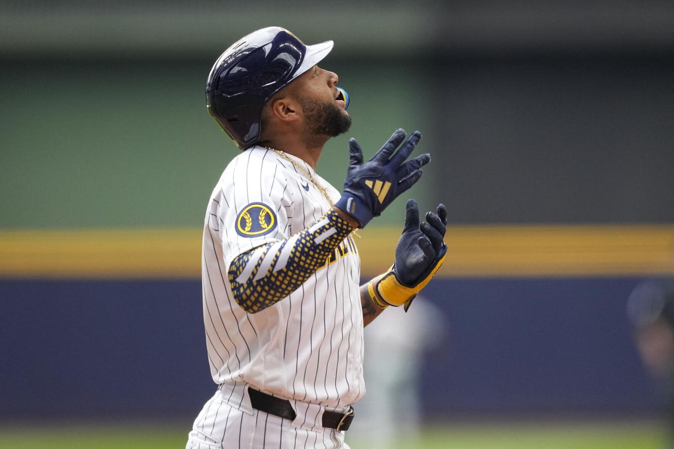 Photos: Brewers face Phillies with series hanging in balance