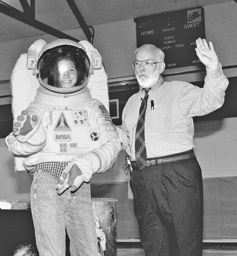 Laurel students get to see, touch, experience technology 25 years ago ...