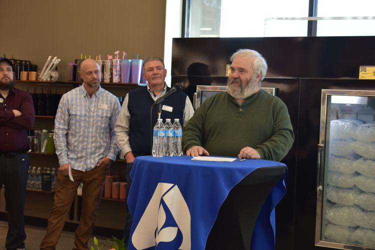 New Laurel Albertsons opens with fanfare, gives back to the community | News | laureloutlook.com