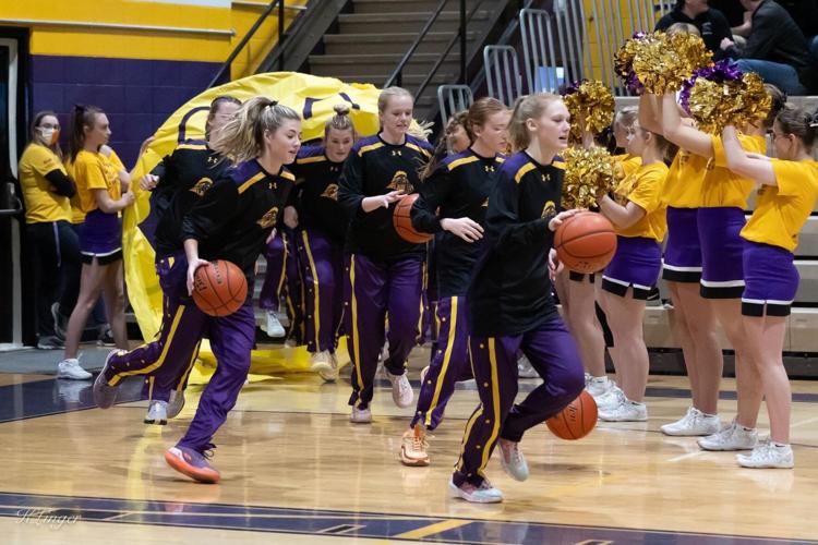 Laurel girls get win over Red Lodge, Laurel boys lose at the buzzer in ...