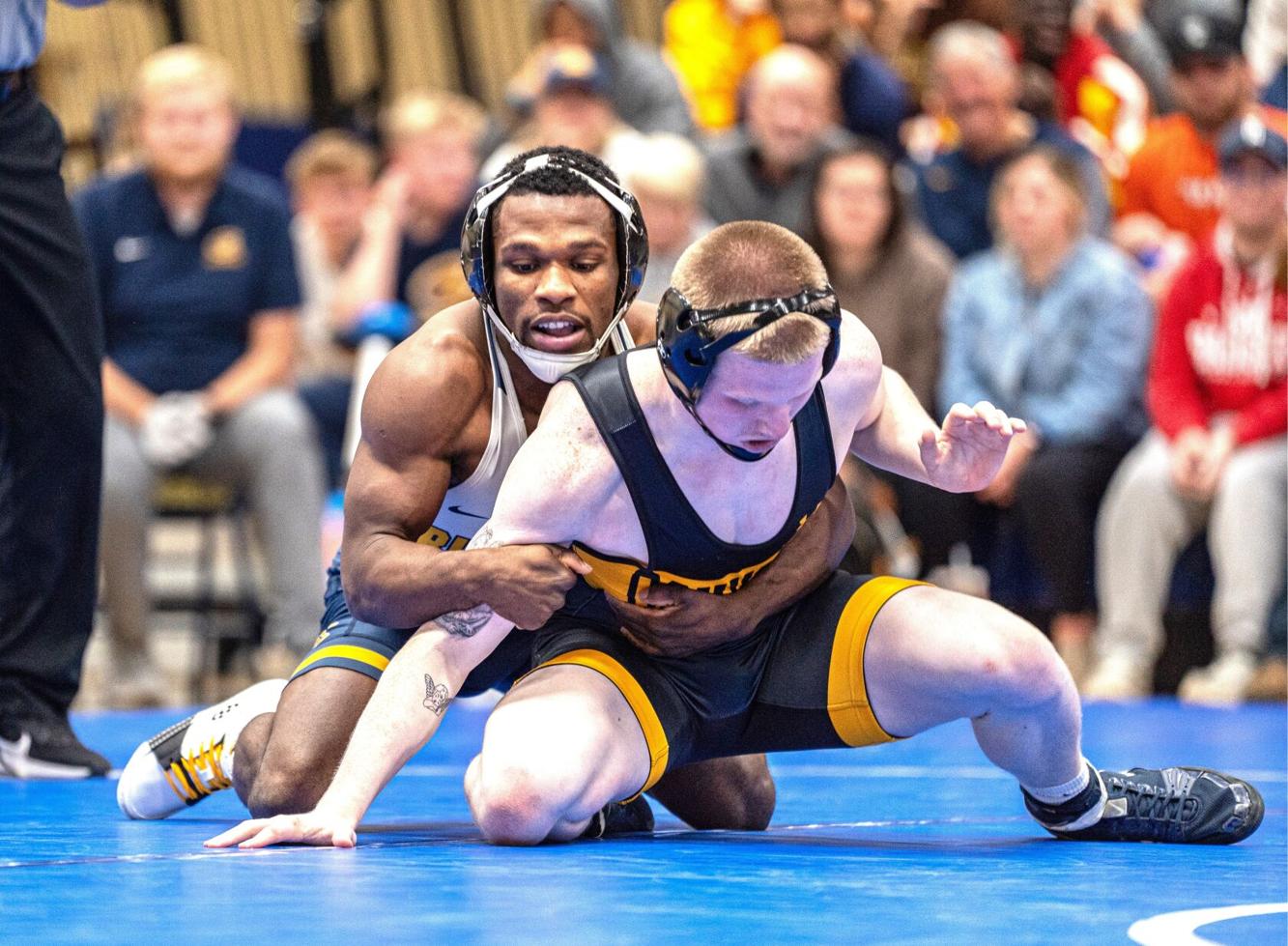 SESKER: Being put on spot was good thing with Blugold wrestlers ...