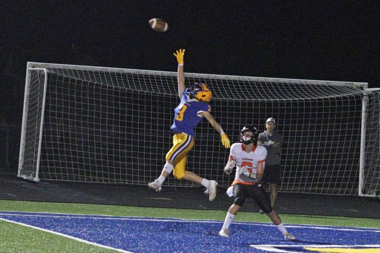 Football: Rice Lake suffers 1st loss in 1-point defeat to New Richmond ...