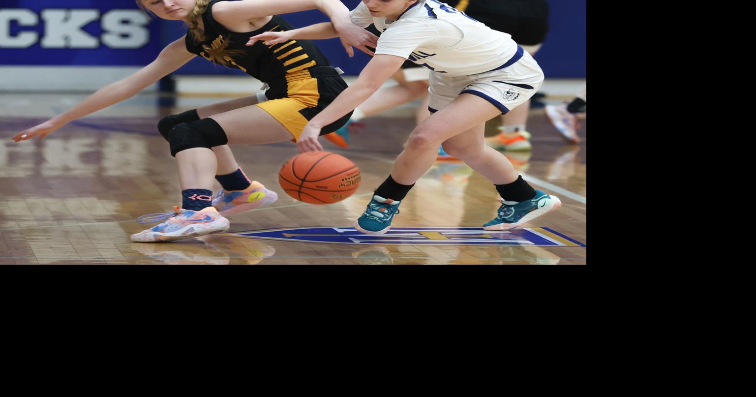 Lady Macks lead Cloverbelt-West after dominant win over unbeaten Cadott ...