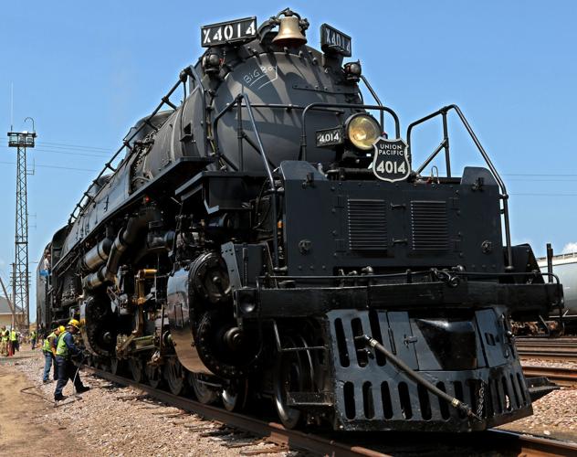 World's biggest operating steam locomotive draws crowd in Altoona ...