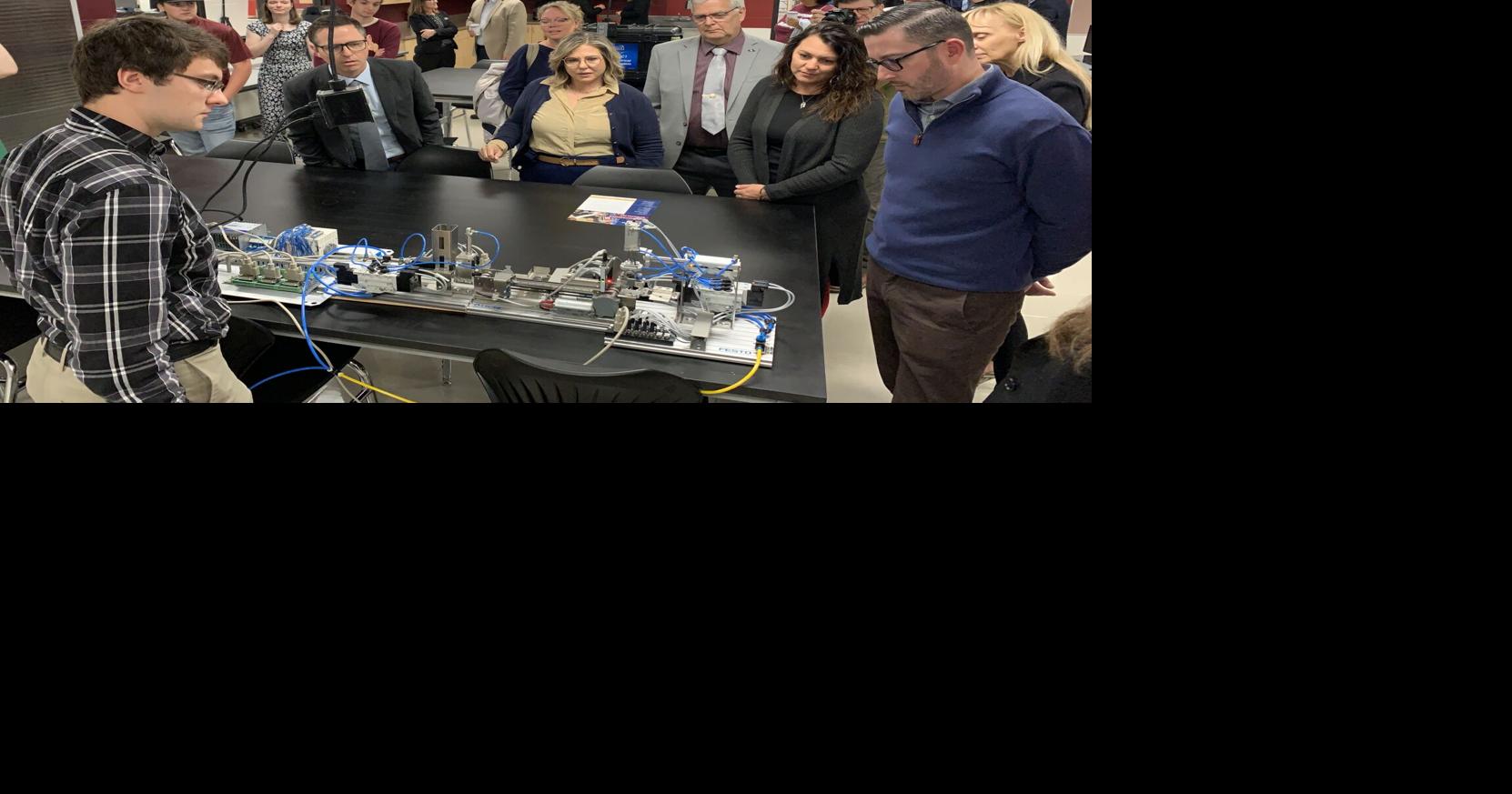 MASD, 3M, Heart of America tour new lab space at Menomonie High School ...