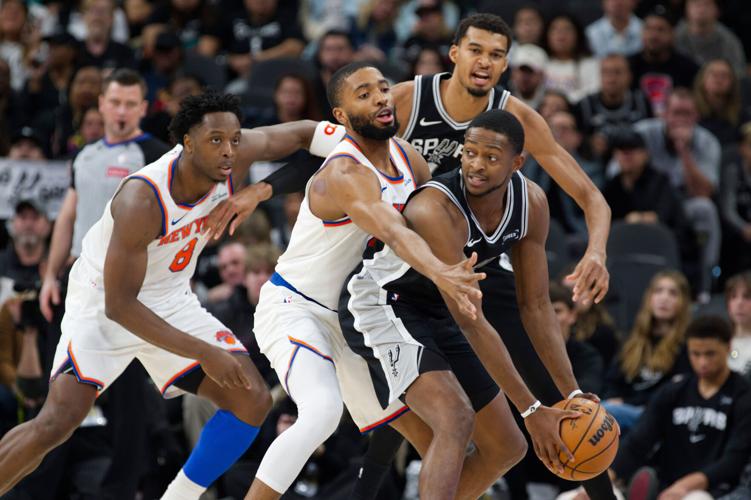 Spurs survive injury scare to Wembanyama, rally to beat Knicks 134-132 ...