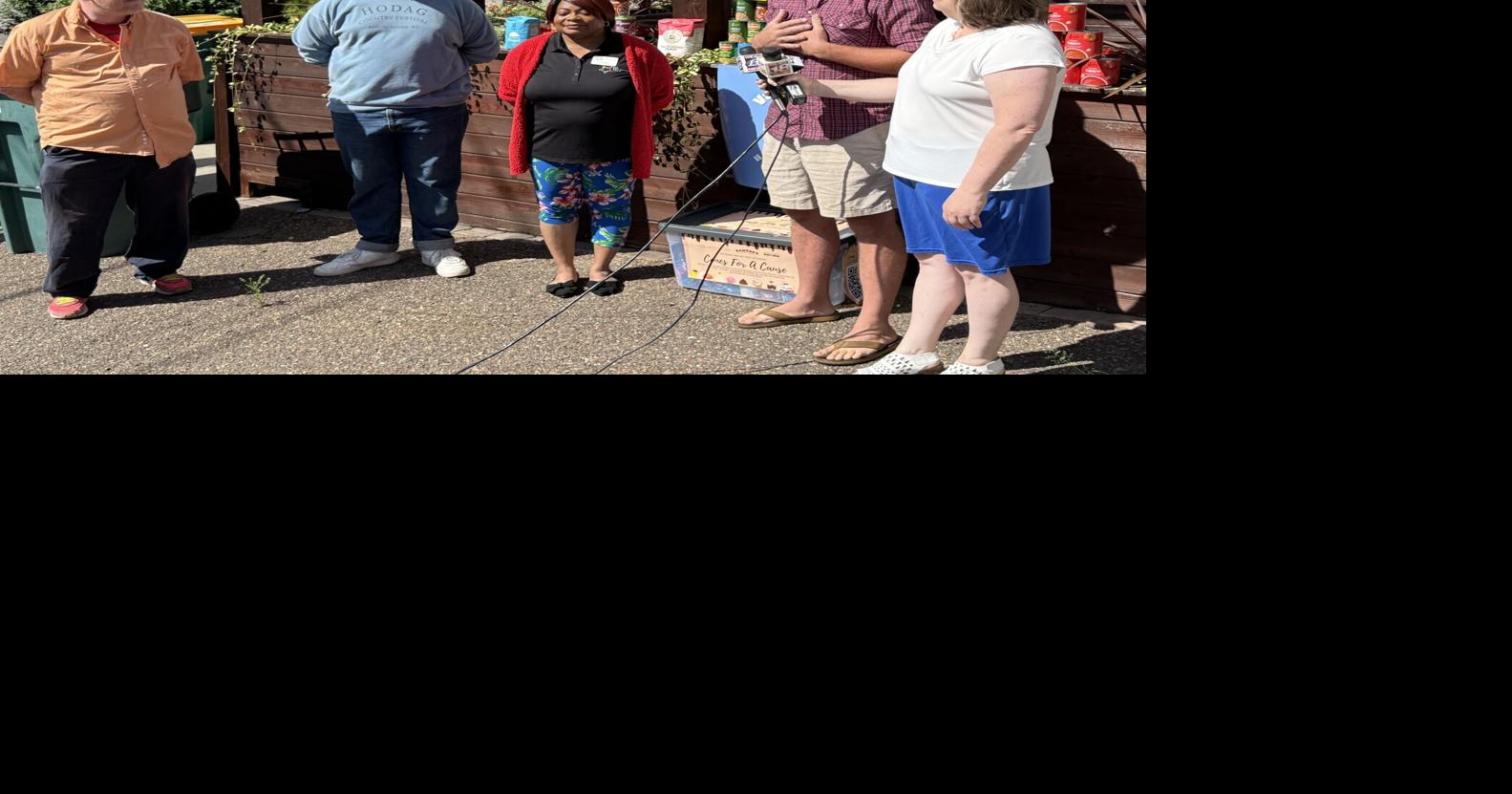 Ramone's Ice Cream Parlor kicks off local food drive with state leader ...