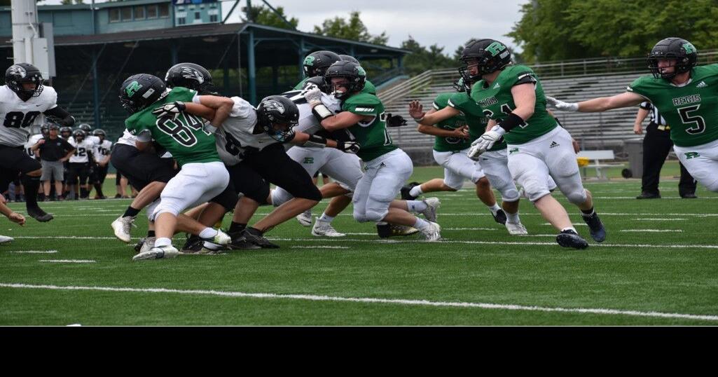 Regis rolls to 35-6 victory over Bloomer | Preps | leadertelegram.com