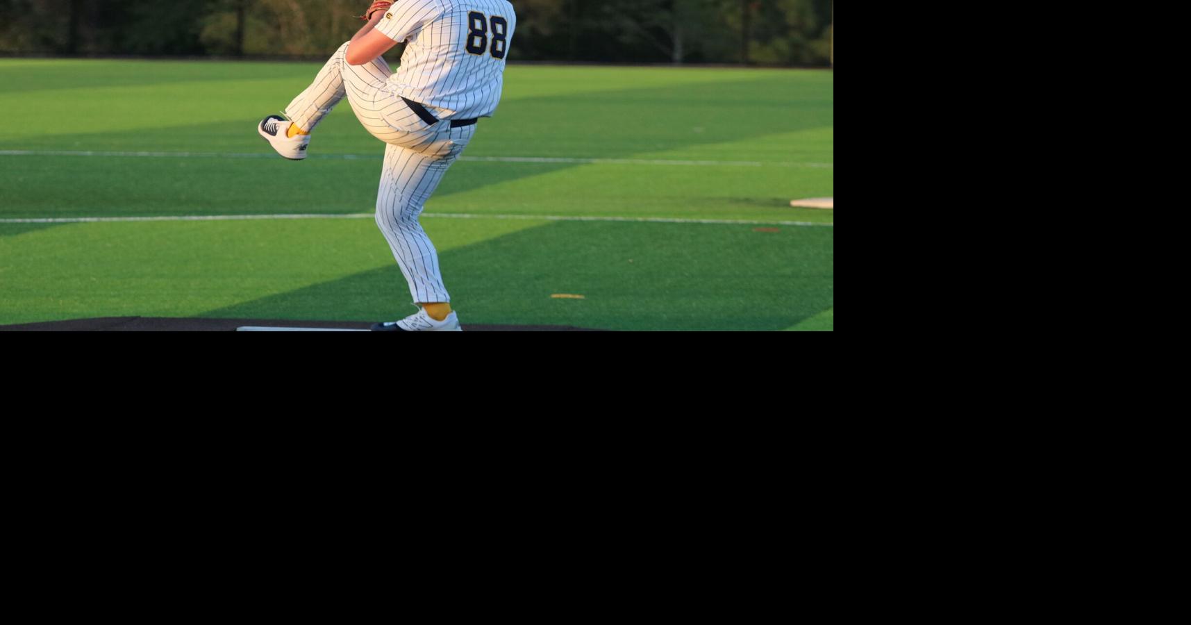 College baseball: Moore throws no-hitter as Blugolds split doubleheader ...