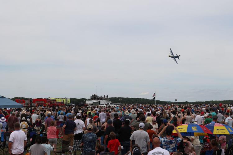 Thousands in Eau Claire look up for the 2025 Chippewa Valley Air Show | Local News ...
