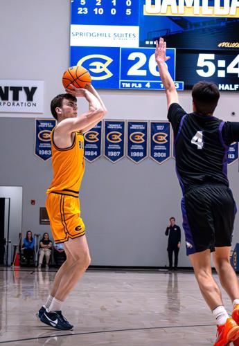 Memorial alum Boser returns home to play key role for Blugolds | Sports ...