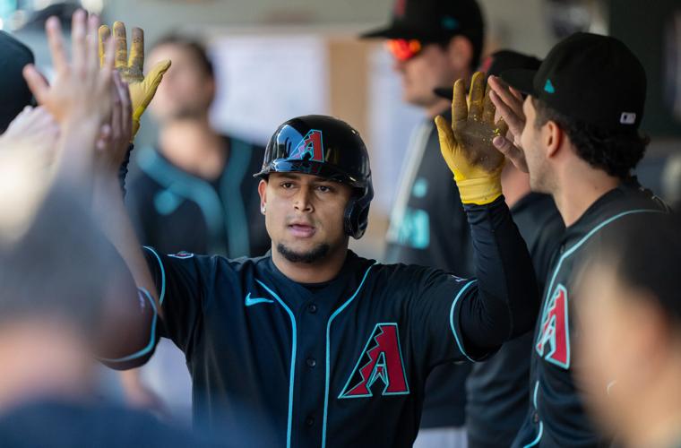 Robles' infield single in the 10th inning lifts the Mariners to a 3-2 ...